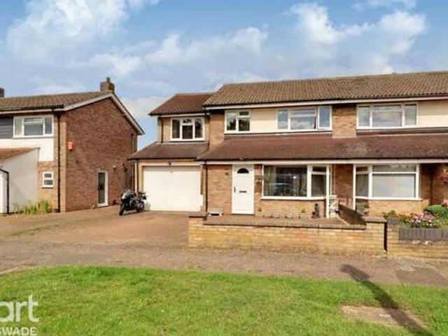 5 bedroom semidetached house for sale in Western Way Sandy SG19