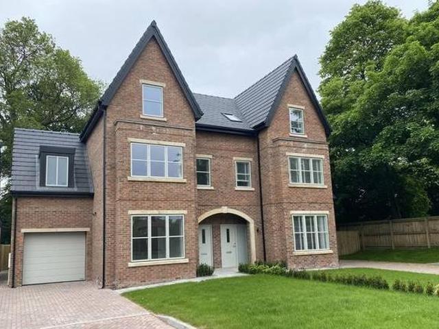 5 bedroom semidetached house for sale in 4 Courtside Close Barcheston Road SK8