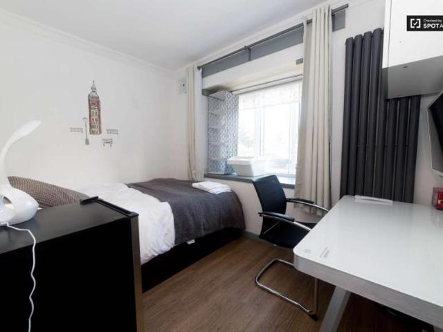 5 Bedroom Shared Living/roommate London London 101672229
