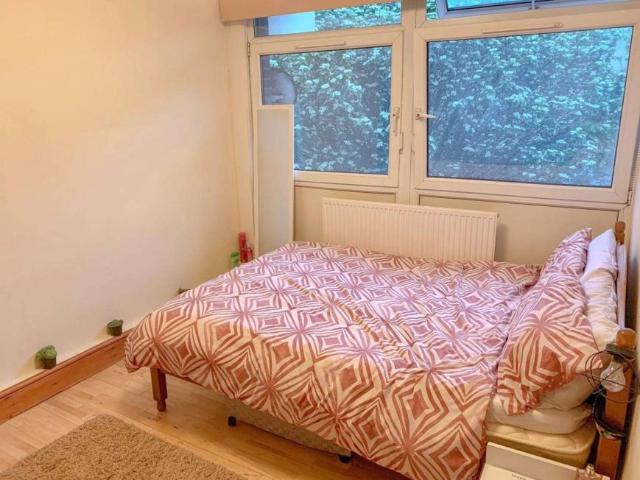 5 Bedroom Shared Living/roommate London London 101775950