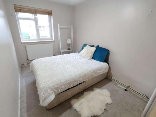 5 Bedroom Shared Living/roommate London London 101824602