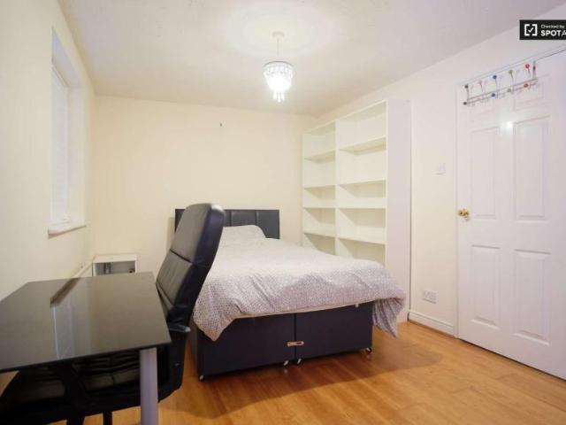 5 Bedroom Shared Living/roommate London London 101822448