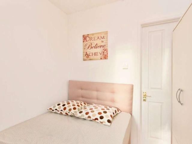 5 Bedroom Shared Living/roommate London London 101837072
