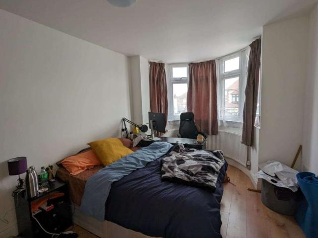 5 Bedroom Shared Living/roommate London London 101837087