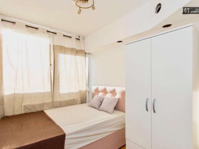 5 Bedroom Shared Living/roommate London London 101837095