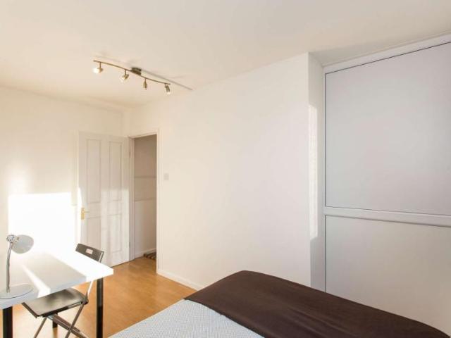 5 Bedroom Shared Living/roommate London London 101837794