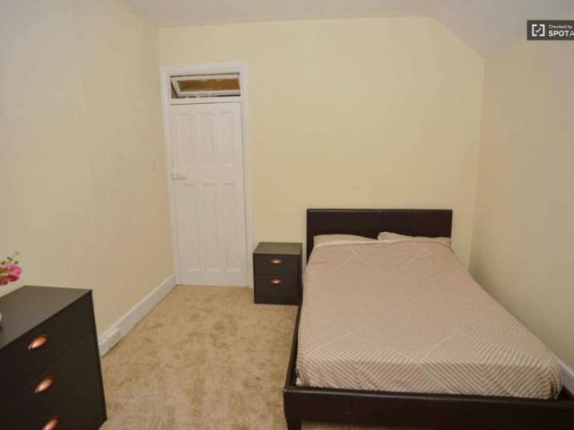 5 Bedroom Shared Living/roommate London London 101837808
