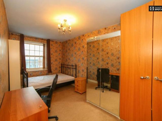 5 Bedroom Shared Living/roommate London London 101847012