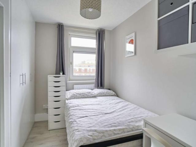 5 Bedroom Shared Living/roommate London London 101847093