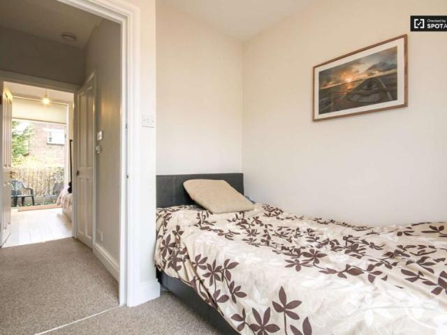 5 Bedroom Shared Living/roommate London London 101847643