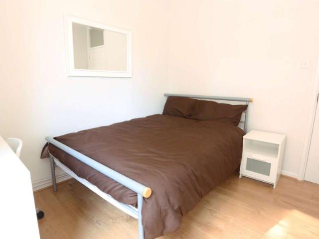 5 Bedroom Shared Living/roommate London London 101848015