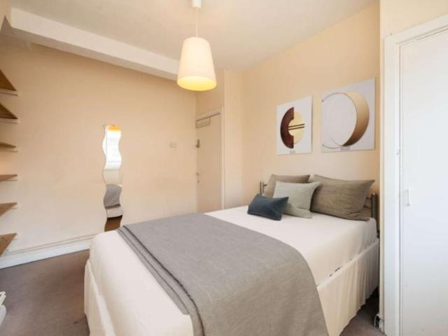 5 Bedroom Shared Living/roommate London London 101840494