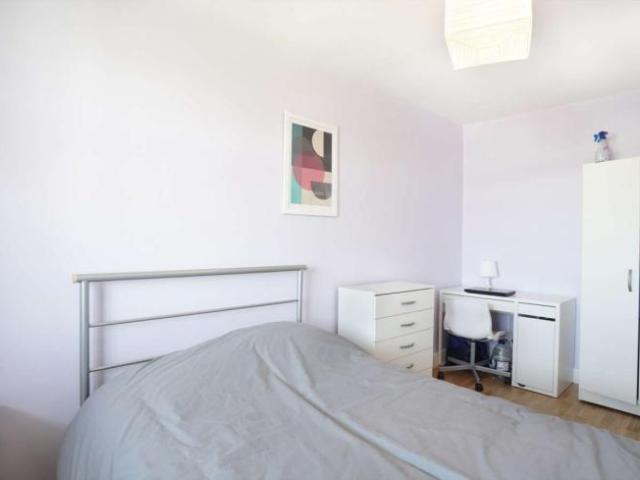 5 Bedroom Shared Living/roommate London London 101840771