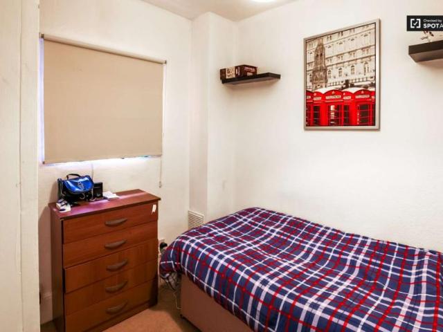5 Bedroom Shared Living/roommate London London 101842309