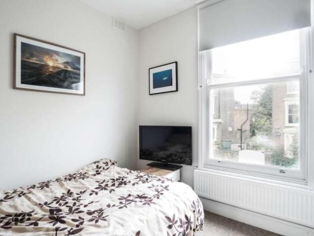 5 Bedroom Shared Living/roommate London London 101854137
