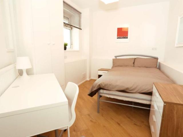 5 Bedroom Shared Living/roommate London London 101854968