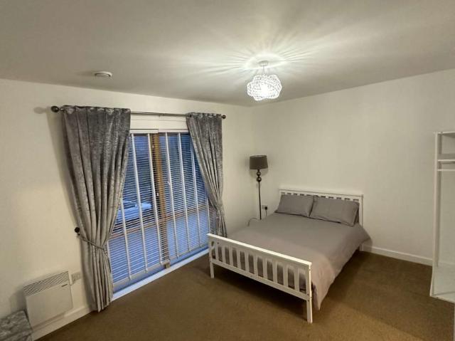 5 Bedroom Shared Living/roommate London London 101853387