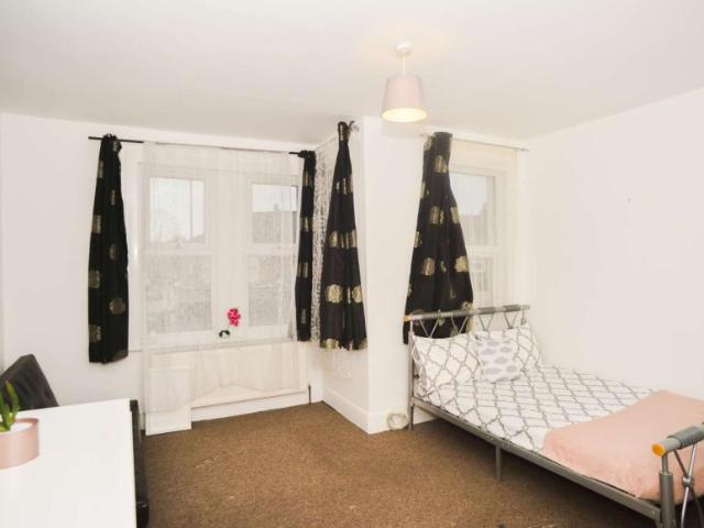 5 Bedroom Shared Living/roommate London London 101853486