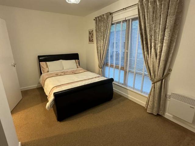5 Bedroom Shared Living/roommate London London 101853958