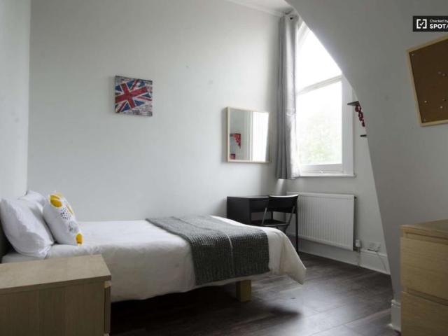 5 Bedroom Shared Living/roommate London London 102400528