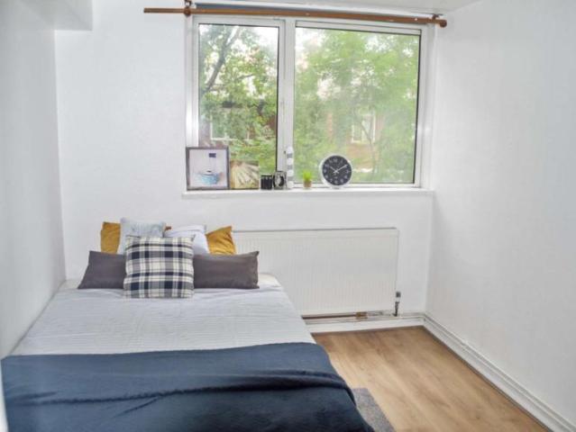5 Bedroom Shared Living/roommate London London 102797048