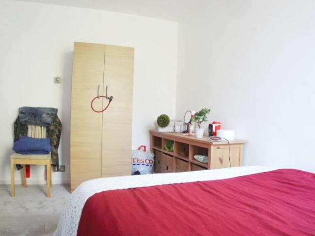 5 Bedroom Shared Living/roommate London London 102797065
