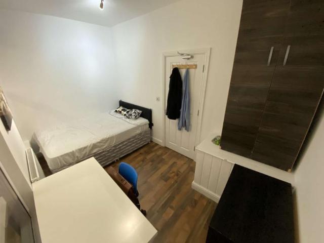 5 Bedroom Shared Living/roommate London London 102918280
