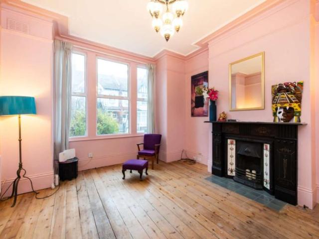 5 Bedroom Shared Living/roommate London London 103218025