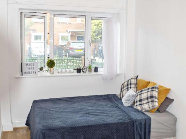 5 Bedroom Shared Living/roommate London London 103325829