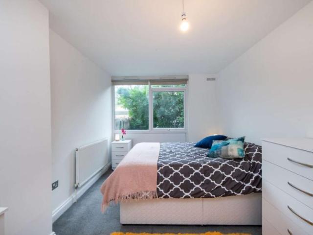 5 Bedroom Shared Living/roommate London London 103697016