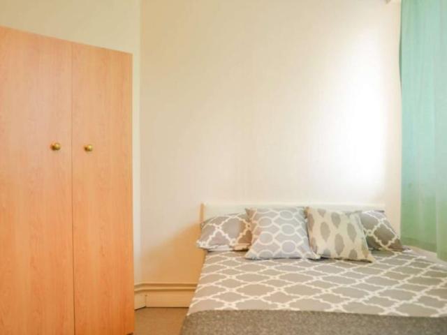 5 Bedroom Shared Living/roommate London London 103697021