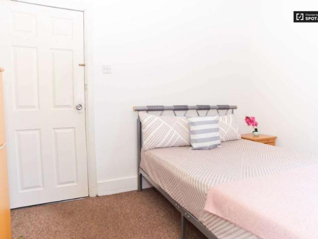 5 Bedroom Shared Living/roommate London London 103697264