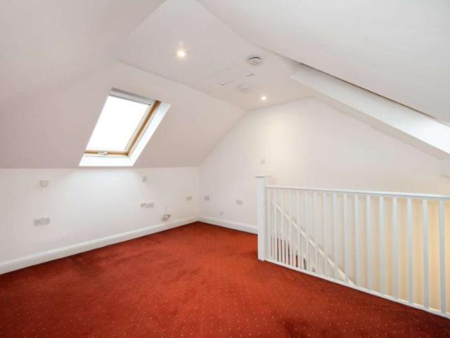 5 Bedroom Shared Living/roommate London London 103697266