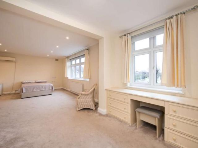5 Bedroom Shared Living/roommate London London 103697269