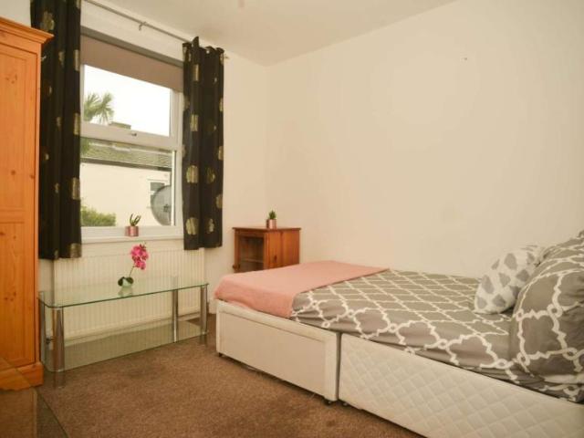 5 Bedroom Shared Living/roommate London London 103697260