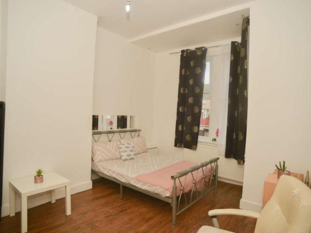 5 Bedroom Shared Living/roommate London London 103697263