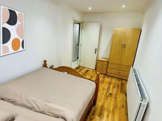 5 Bedroom Shared Living/roommate London London 103803465