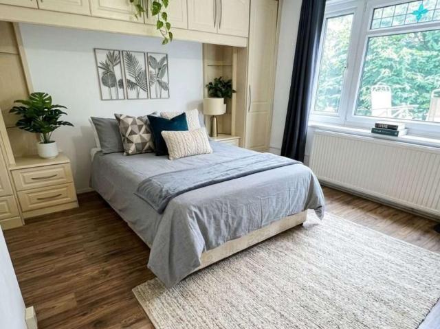 5 Bedroom Shared Living/roommate London London 103803506