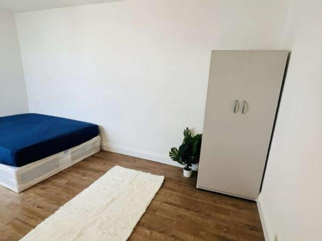 5 Bedroom Shared Living/roommate London London 103803518