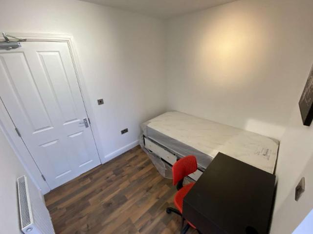 5 Bedroom Shared Living/roommate London London 103882443