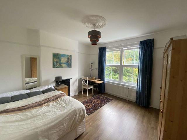 5 Bedroom Shared Living/roommate London London 79747275