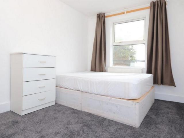 5 Bedroom Shared Living/roommate London London 90559430