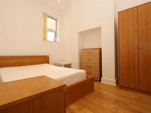 5 Bedroom Shared Living/roommate London London 90559431