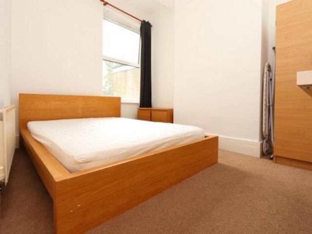 5 Bedroom Shared Living/roommate London London 90559432