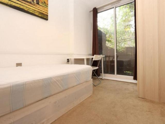 5 Bedroom Shared Living/roommate London London 90559442
