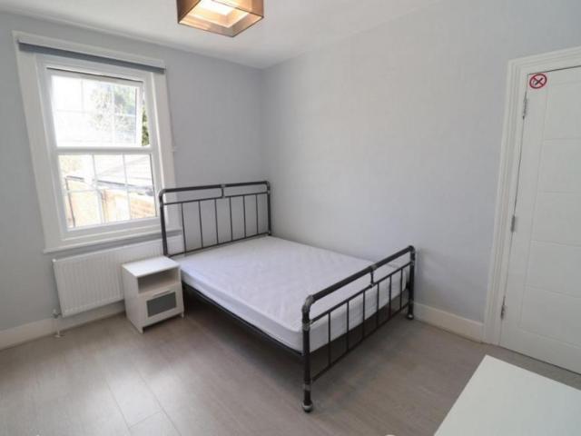 5 Bedroom Shared Living/roommate London London 90559470