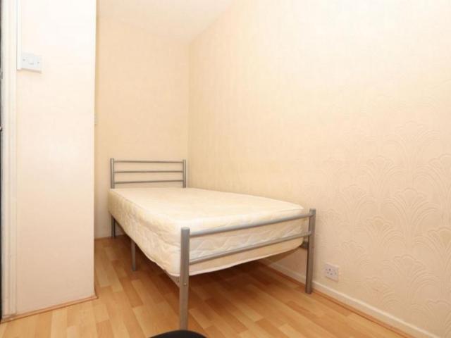 5 Bedroom Shared Living/roommate London London 90559483
