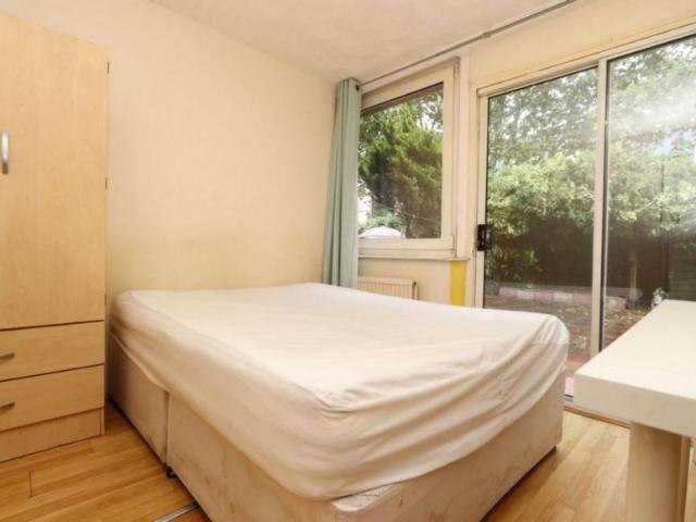 5 Bedroom Shared Living/roommate London London 90559497