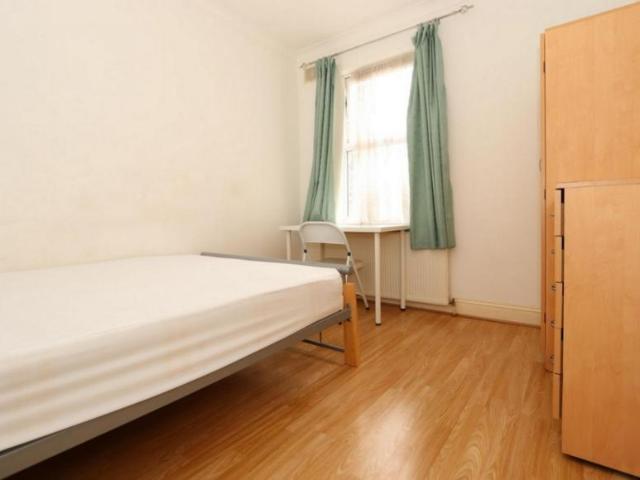 5 Bedroom Shared Living/roommate London London 90559514