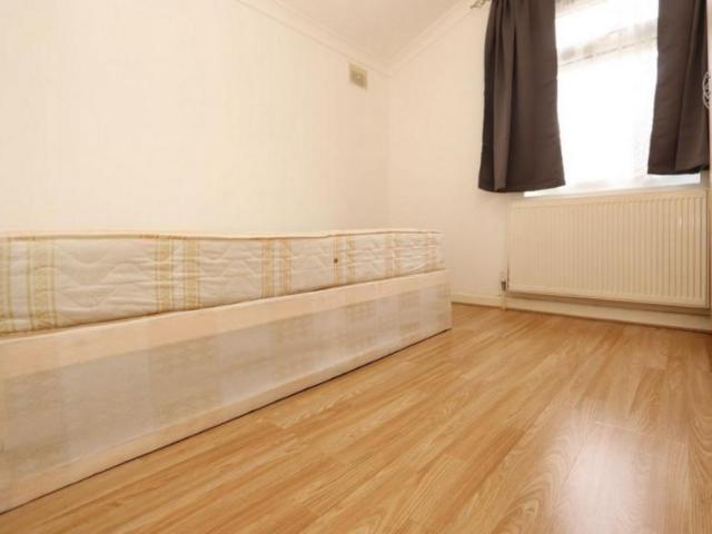 5 Bedroom Shared Living/roommate London London 90559515